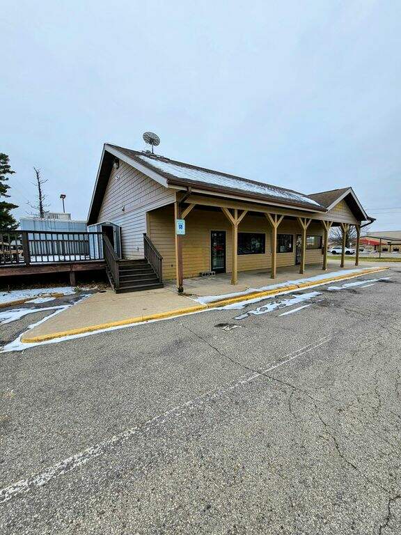 17544 N Main St, Galesville, WI 54630 | MLS# 1861686 | @properties SE ...