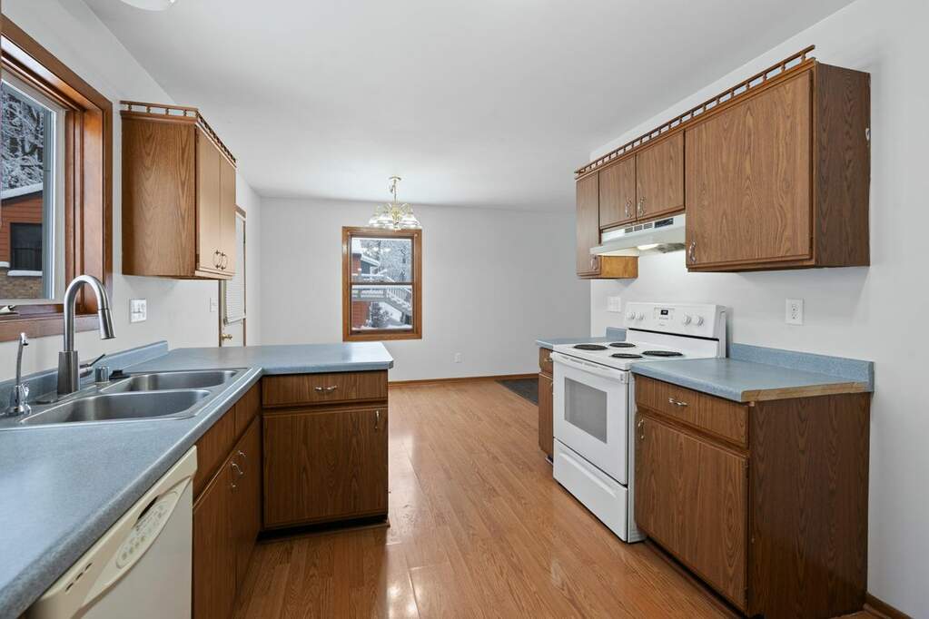 121 Parkway Dr, Slinger, WI 53086 | MLS# 1861860 | @properties SE Wisconsin