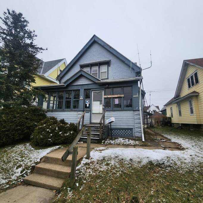 2044 S 29th St, Milwaukee, WI 53215 | MLS# 1862681 | @properties SE ...
