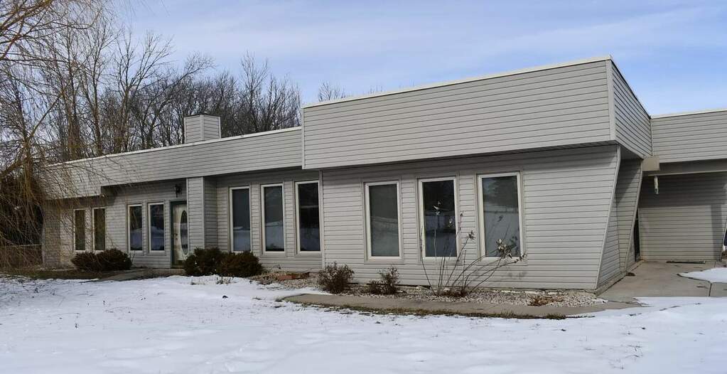 21040 County Line Rd, Kansasville, WI 53139 | MLS# 1862749 ...