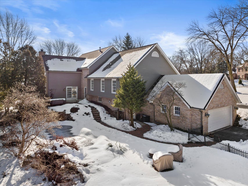 1270 Orchard Ln, Elm Grove, WI 53122 | MLS# 1863307 | @properties SE ...