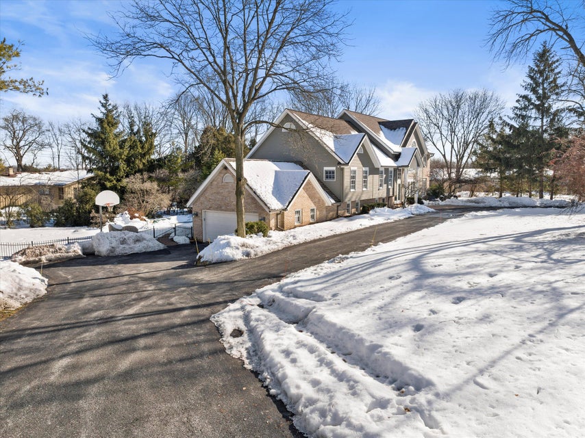 1270 Orchard Ln, Elm Grove, WI 53122 | MLS# 1863307 | @properties SE ...