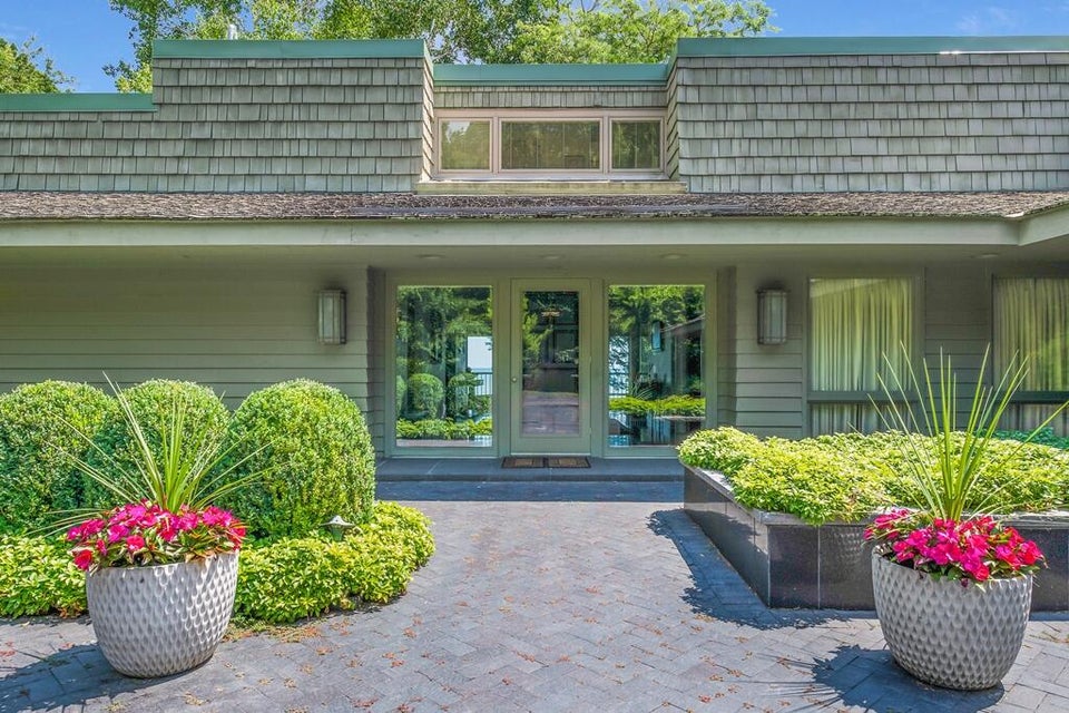 7210 N Beach Dr, Fox Point, WI 53217 | MLS# 1863799 | @properties SE ...