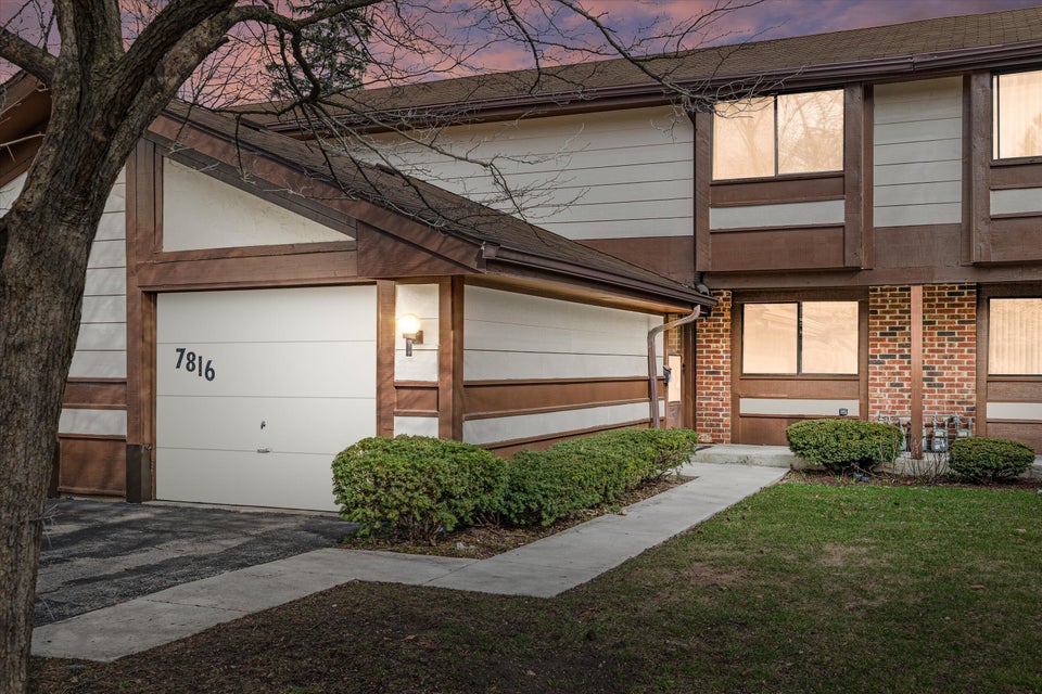 7816 W Heather Ave, Milwaukee, WI 53223 | MLS# 1867717 | @properties SE ...