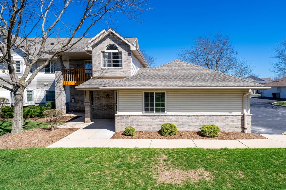 4859 W Maple Leaf Cir, Greenfield, WI 53220 | MLS# 1871410 ...