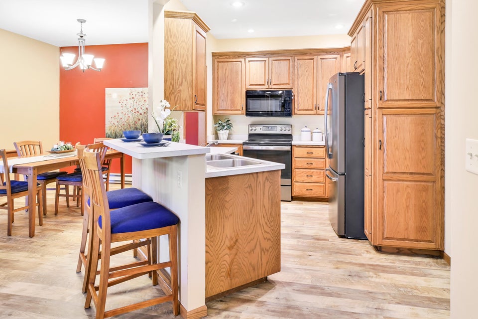 737 Cherokee Path, Lake Mills, WI 53551 | MLS# 1874886 | @properties SE ...