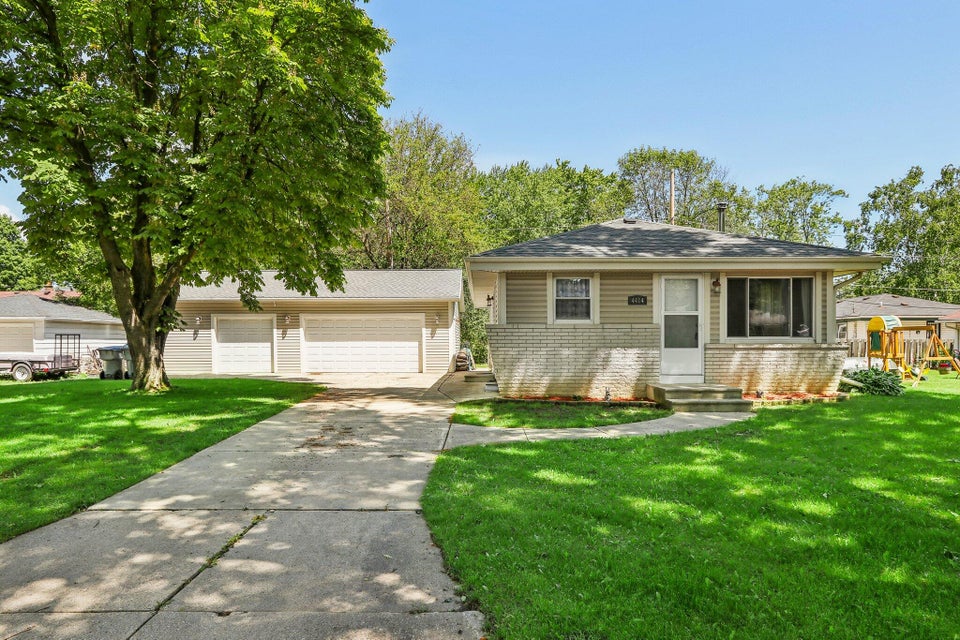 4414 W Kiley Ave, Milwaukee, WI 53223 | MLS# 1877590 | @properties SE ...