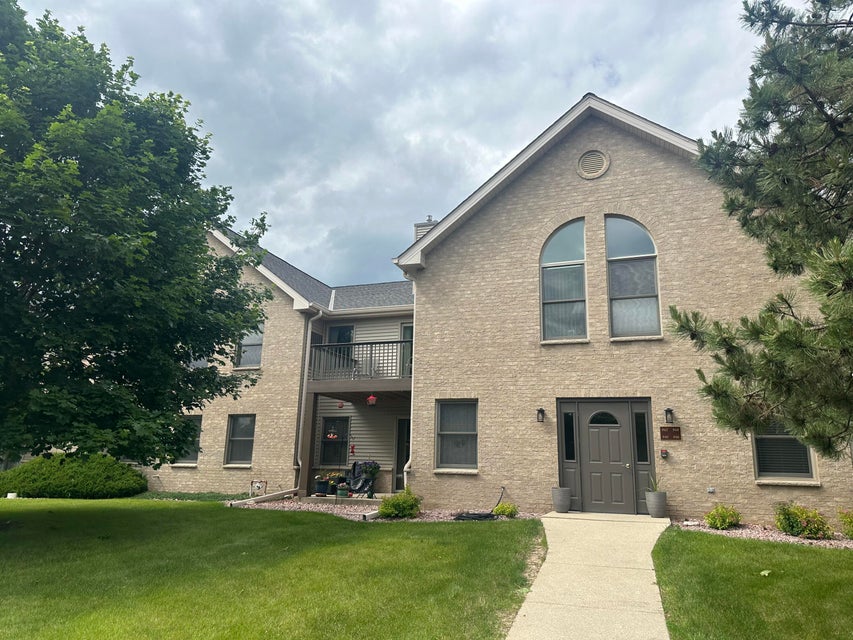 944 Oconomowoc Pkwy, Oconomowoc, WI 53066 | MLS# 1878201 | @properties ...