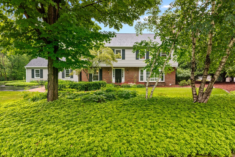 125 W White Oak Way, Mequon, WI 53092 | MLS# 1879504 | @properties SE ...