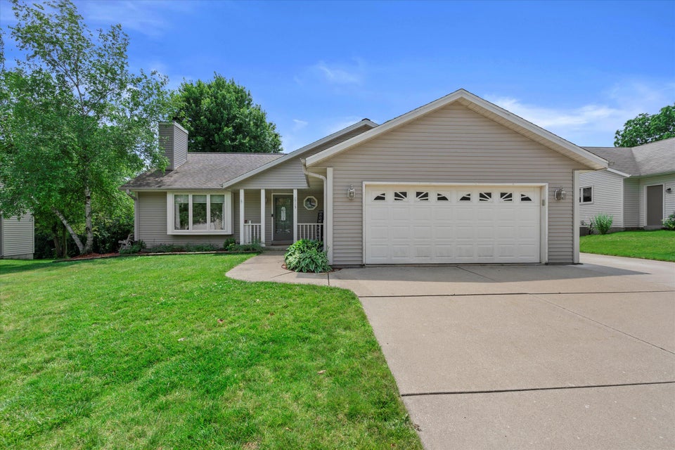 2913 Willard Ln, Waukesha, WI 53188 | MLS# 1881043 | @properties SE ...