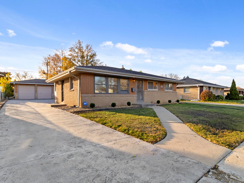 6519 N 86th St, Milwaukee, WI 53224 | MLS# 1897480 | @properties SE ...