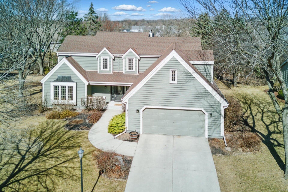 2111 Penhurst Way, Waukesha, WI 53186 | MLS# 1909549 | @properties SE ...