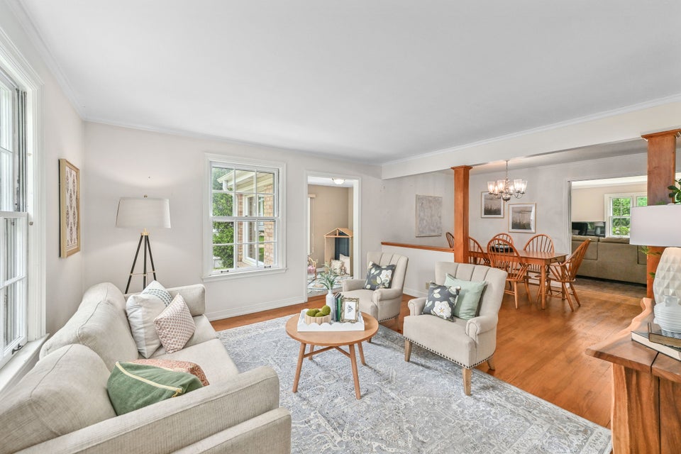 855 E Spooner Rd, Fox Point, WI 53217 | MLS# 1920753 | @properties SE ...