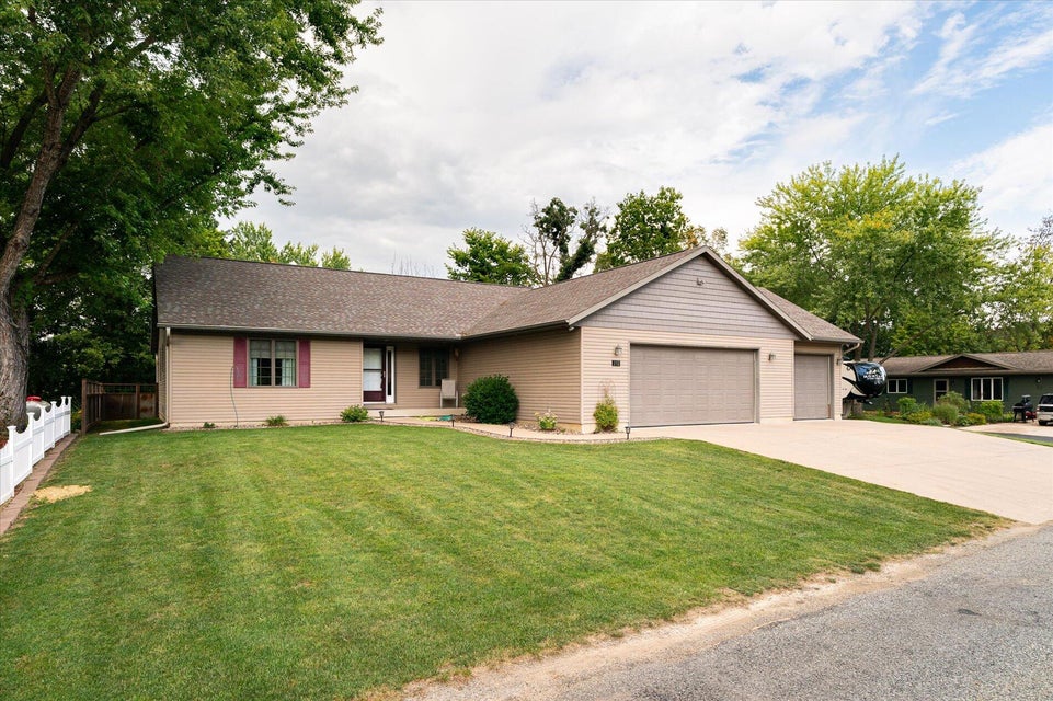 302 Brooklyn Ln, Hokah, MN 55941 | MLS# 1933930 | @properties
