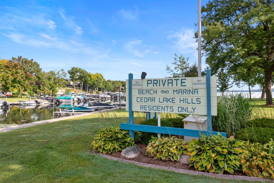 4607 Hillcrest Pkwy, Slinger, WI 53086 | MLS# 1935656 | @properties SE ...