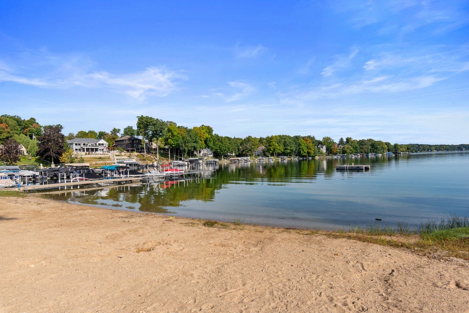 4607 Hillcrest Pkwy, Slinger, WI 53086 | MLS# 1935656 | @properties SE ...