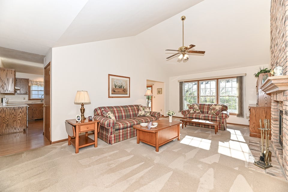 2741 Brighton Dr, Waukesha, WI 53188 | MLS# 1942288 | @properties SE ...