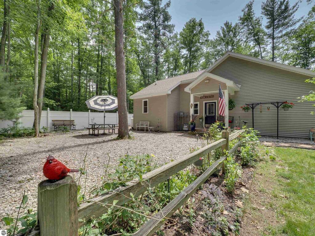 4841 N Indian Lake Road, Traverse City, MI 49696 | MLS# 1901574 ...