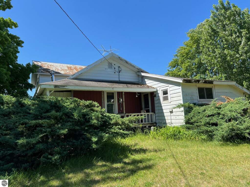 8489 Ferris Road, Elwell, MI 48832 | MLS# 1923402 | @properties REMI ...