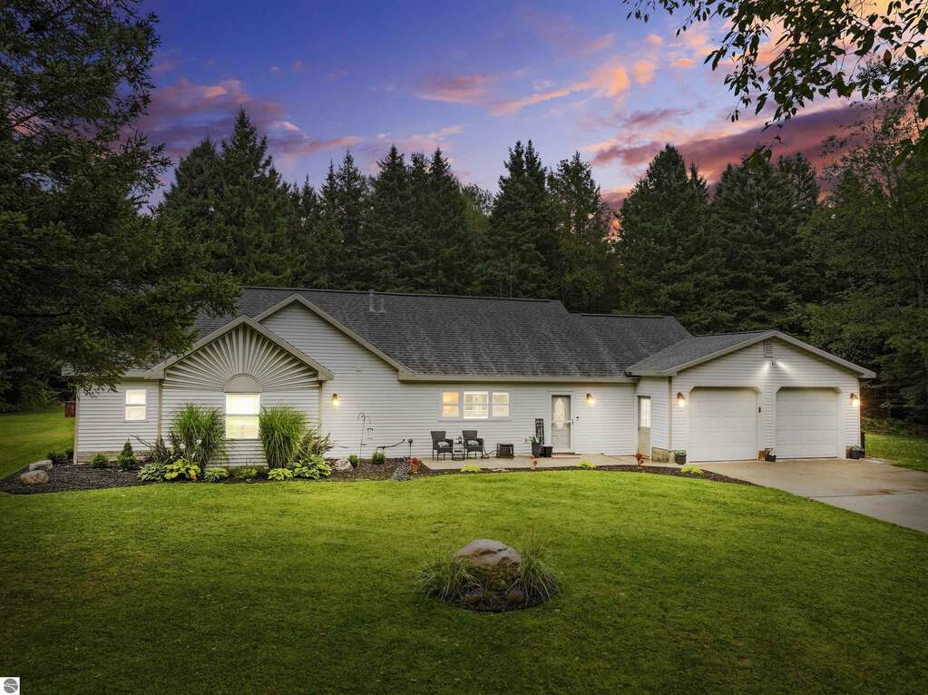 424 N 29 Road, Cadillac, MI 49601 | MLS# 1926679 | @properties REMI ...