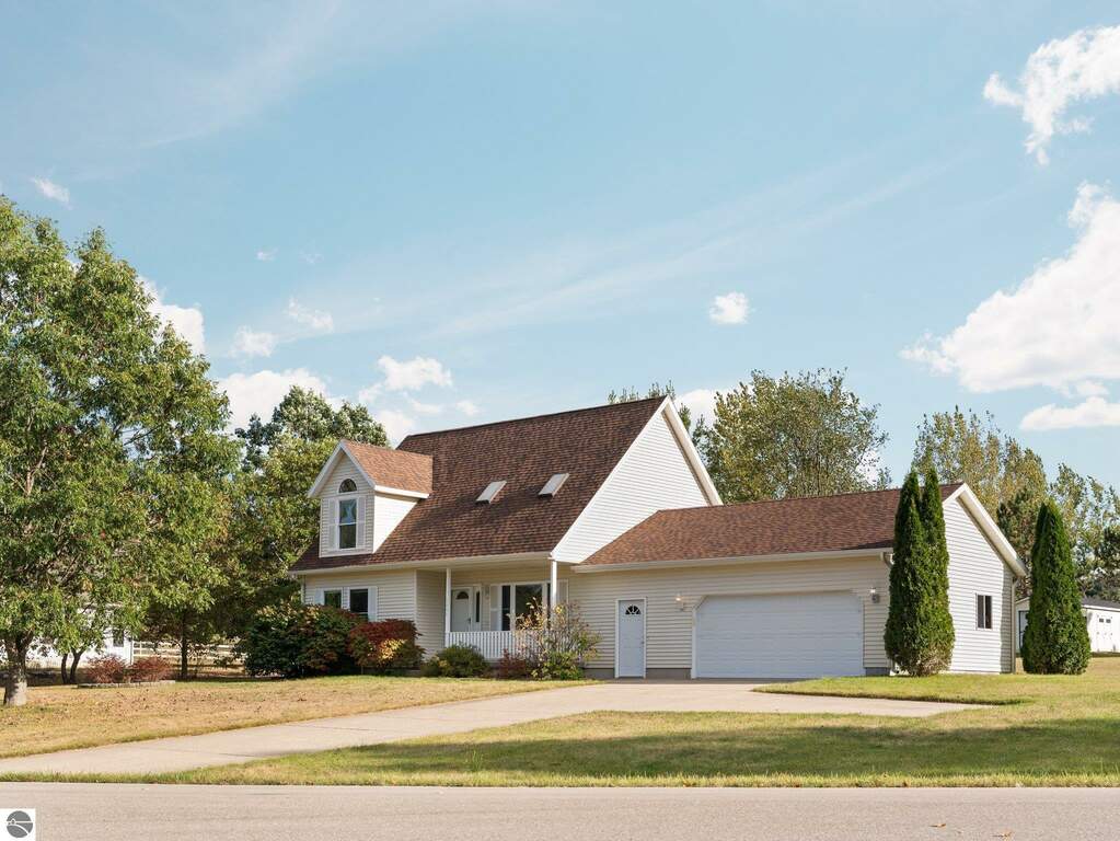 9444 Windsong Drive, Cadillac, MI 49601 | MLS# 1927788 | @properties ...