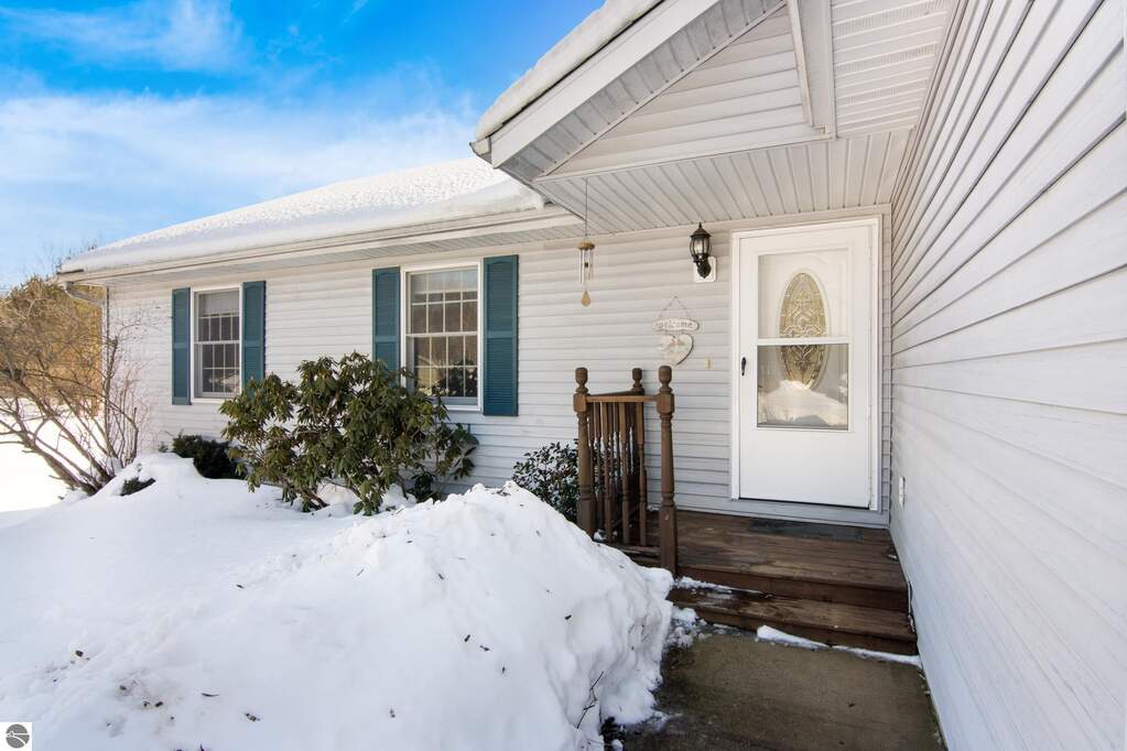 519 Maplebrooke Lane, Cadillac, MI 49601 | MLS# 1931031 | @properties ...