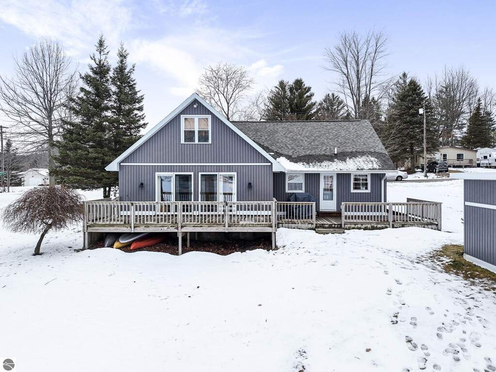 9464 Stone Ledge Lake Drive, Cadillac, MI 49601 | MLS# 1941686 ...