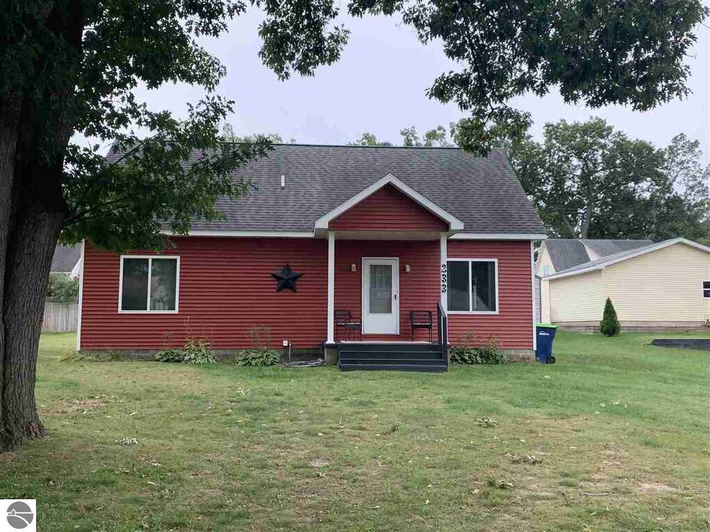 233 W Logan Street, Lake City, MI 49651 | MLS# 1942323 | @properties ...