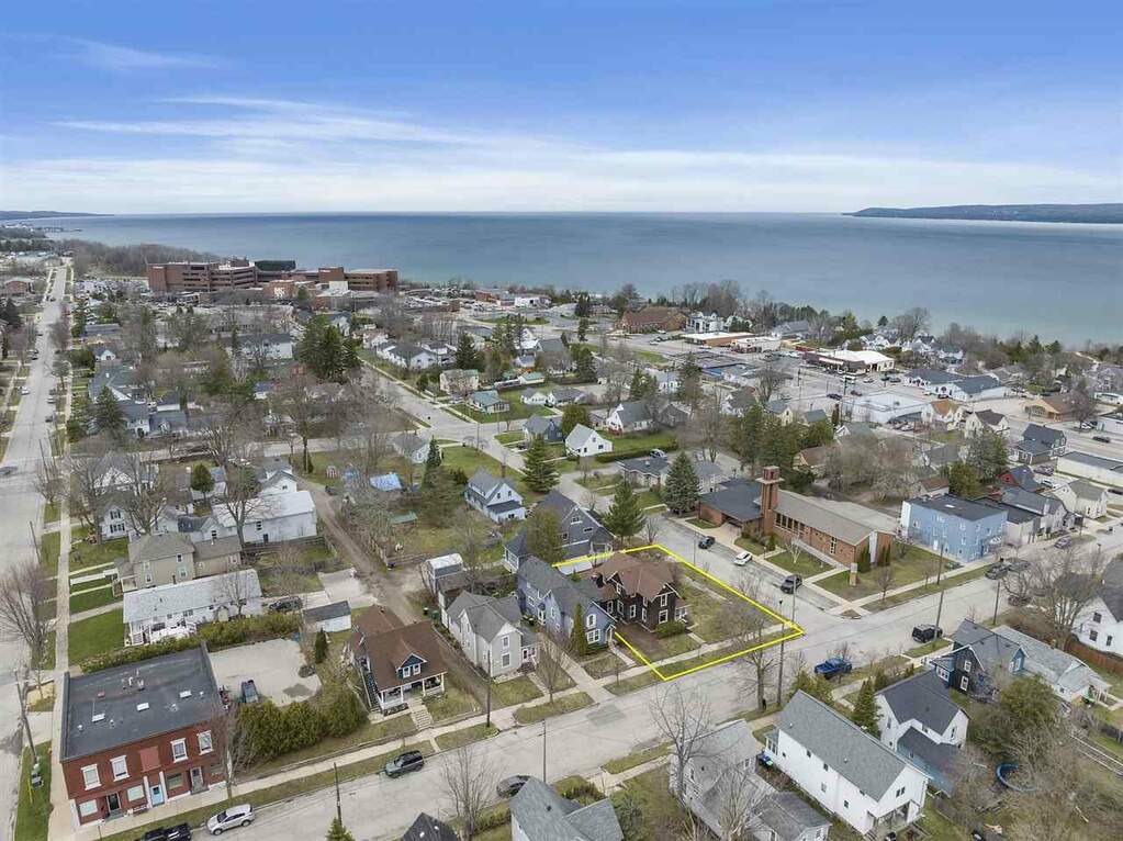 504 Liberty Street, Petoskey, MI 49770 | MLS# 473538 | @properties SE ...