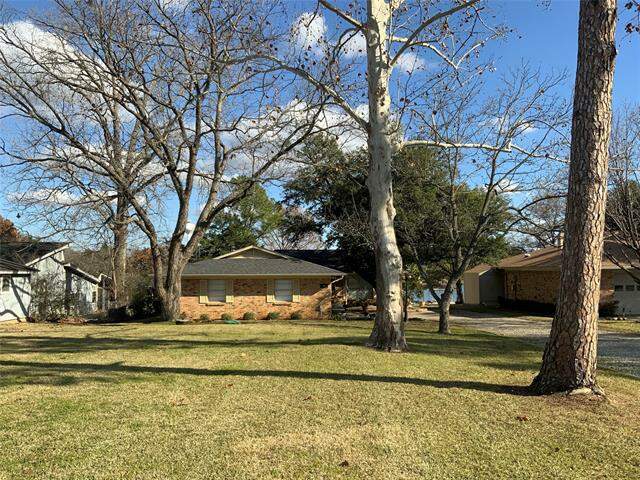 120 Blackfoot Trail, Lake Kiowa, TX 76240 | MLS# 20225471 | @properties ...