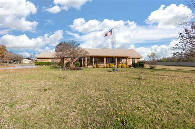 3917 County Road 423, Grandview, TX 76050 | MLS# 20498998 | @properties ...