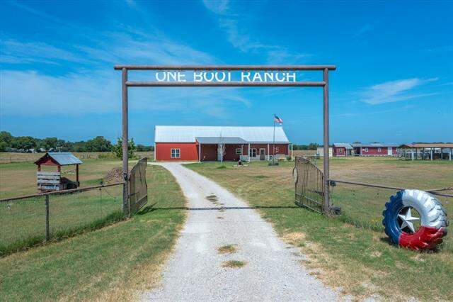 1678 Rs County Road 1310, Point, TX 75472 | MLS# 20661181 | @properties ...