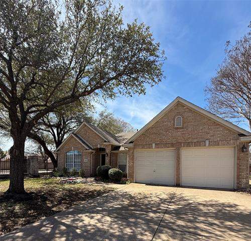 6320 Fox Hunt Drive, Arlington, TX 76001 | MLS# 20872484 | @properties ...