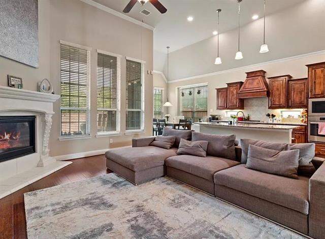 800 Gray Hawk Lane, Euless, TX 76039 | MLS# 21112647 | @properties lone ...