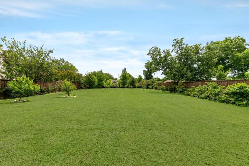10110 Betty Jane Lane, Dallas, TX 75229 | MLS# 21308969 | @properties ...