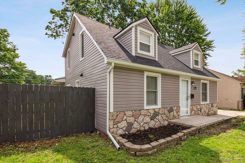 26628 Groveland Street, Madison Heights, MI 48071 | MLS# 20230051372 ...