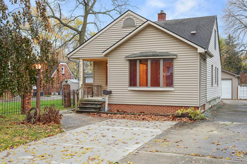 21720 E 10 Mile Road, St Clair Shores, MI 48080 | MLS# 20230094832 ...