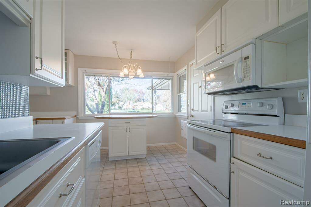 2329 Rutherford Road, Bloomfield Twp, MI 48302 | MLS# 20230104290 ...