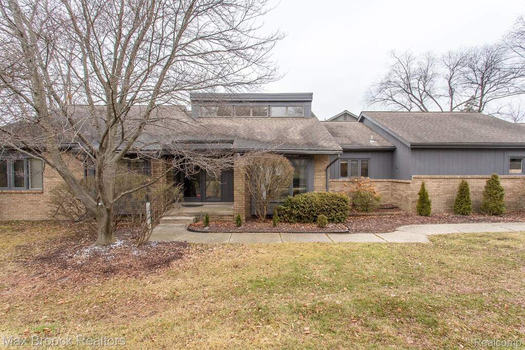 5584 Water Way, West Bloomfield, MI 48322 | MLS# 20240001477 ...