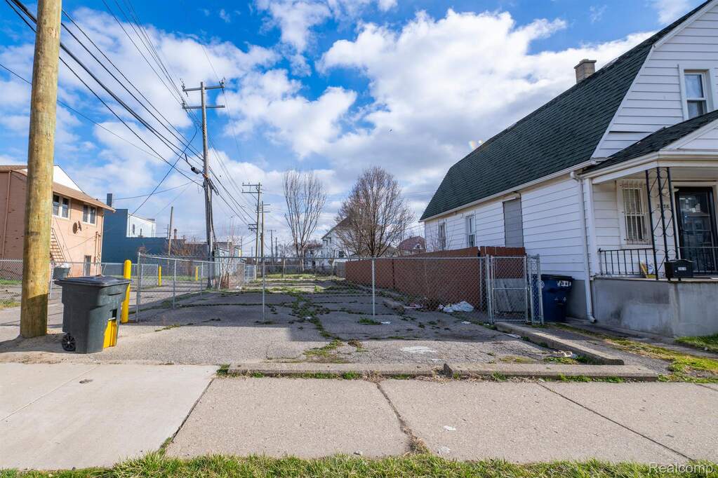 2484 Andrus Street, Hamtramck, MI 48212 | MLS# 20240018248 ...