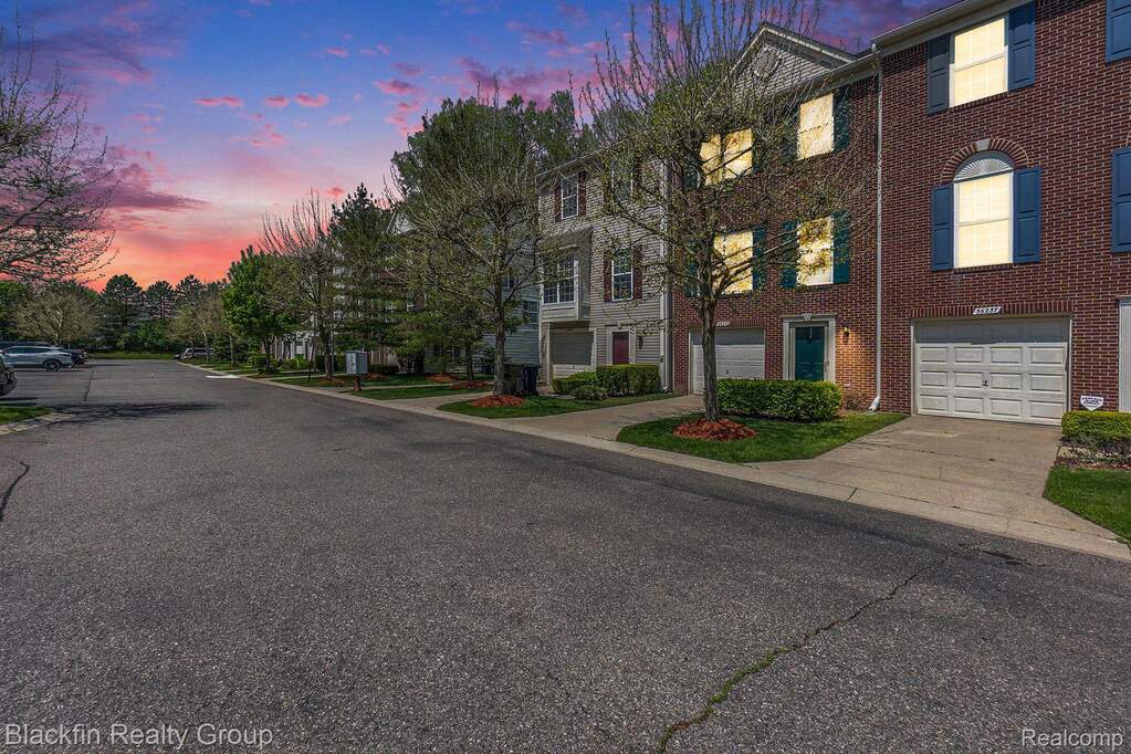 36243 Dominion Circle, Sterling Heights, MI 48310 | MLS# 20240030090 ...