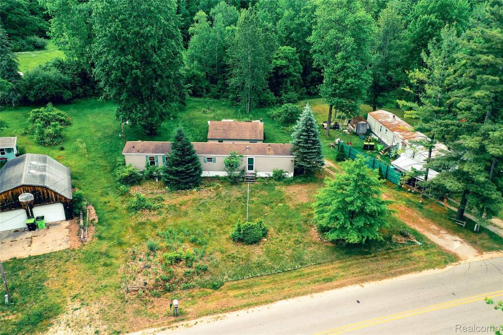 2951 S Whitney Beach Road, Beaverton, MI 48612 | MLS# 20251008447 ...