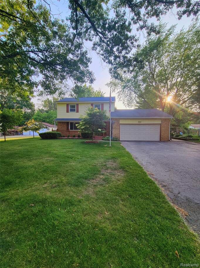 801 Holly Bush Drive, Holly, MI 48442 | MLS# 20251009721 | @properties ...