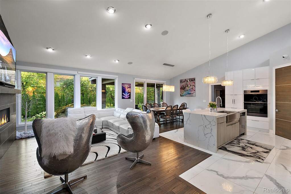 16281 Buckingham Avenue, Beverly Hills, MI 48025 | MLS# 20251037545 ...