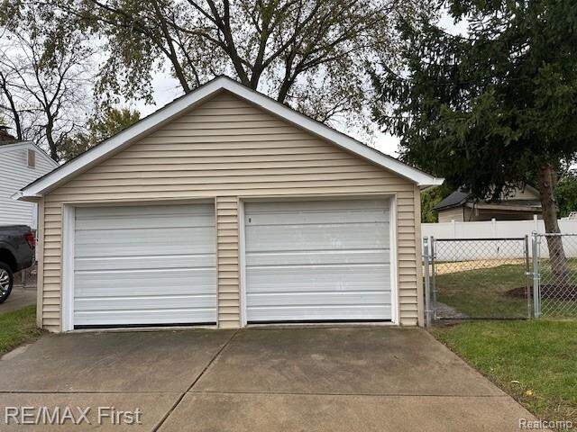 35487 Glover Street, Wayne, MI 48184 | MLS# 20251046559 | @properties ...