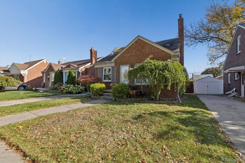 7853 Robinson Avenue, Allen Park, MI 48101 | MLS# 20251049602 ...