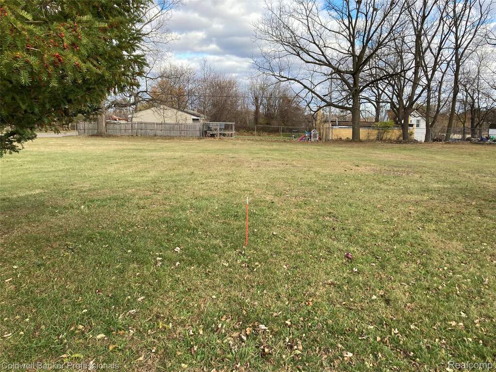 32 Riker Street, Pontiac, MI 48342 | MLS# 20251054804 | @properties ...
