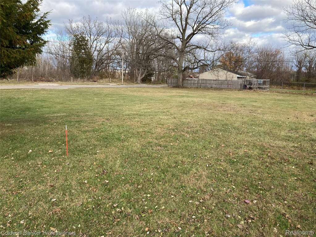 32 Riker Street, Pontiac, MI 48342 | MLS# 20251054804 | @properties ...