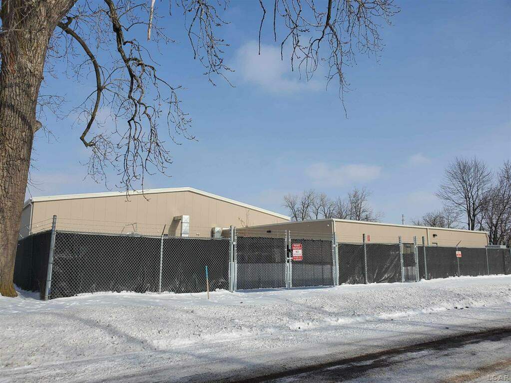 1060 Railroad, Adrian, MI 49221 | MLS# 56050107590 | @properties REMI ...