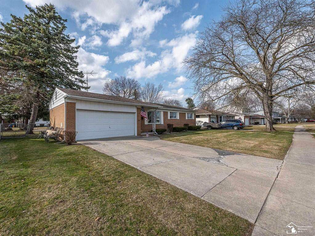 211 Cranbrook, Monroe, MI 48162 | MLS# 57050135002 | @properties SE ...